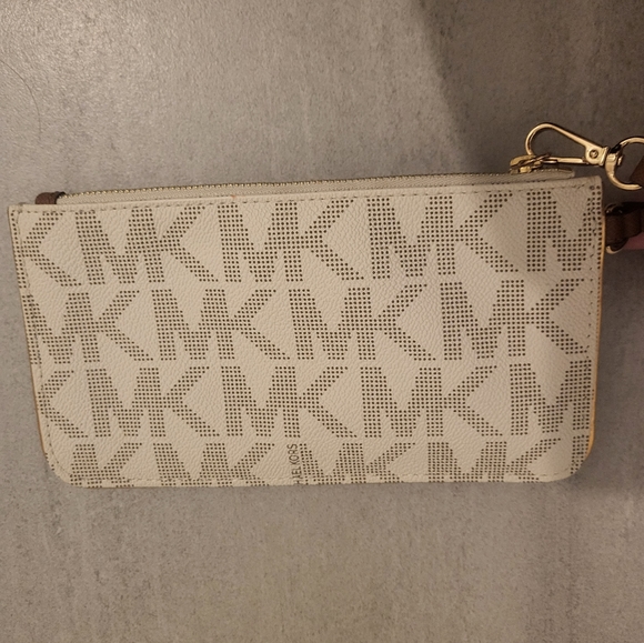 Michael Kors | Bags | Michael Kors Wristlet | Poshmark